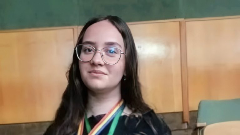 Lavinia Țiplea, elevă a Colegiului Național "Inochentie Micu Clain ...