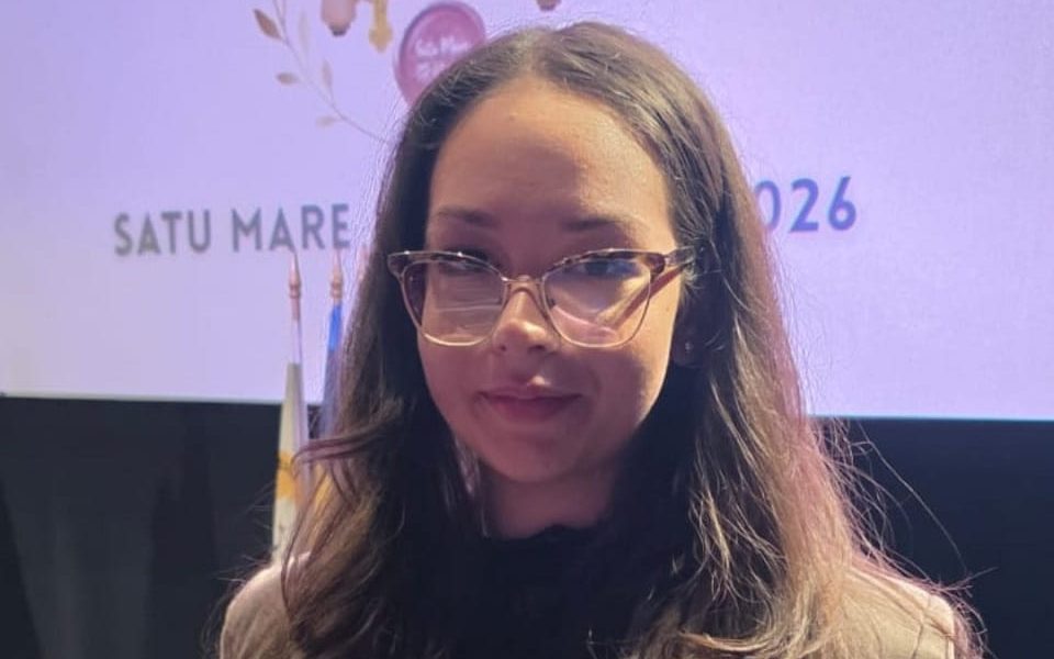 Theodora Chelarescu, elevă a Colegiului Național "Inochentie Micu Clain ...